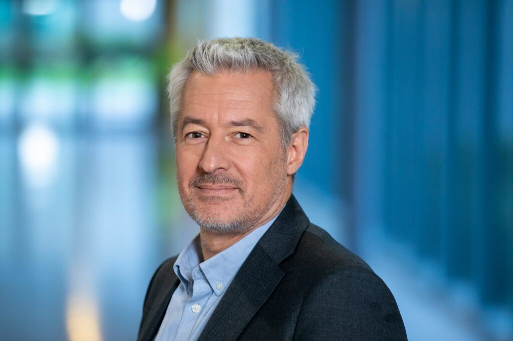 Renault poursuit la transformation de son commerce en France - Journal Auto