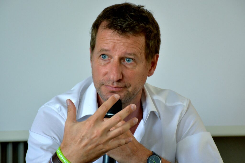 Camions : Yannick Jadot demande le zéro émission dès 2040 - Journal Auto