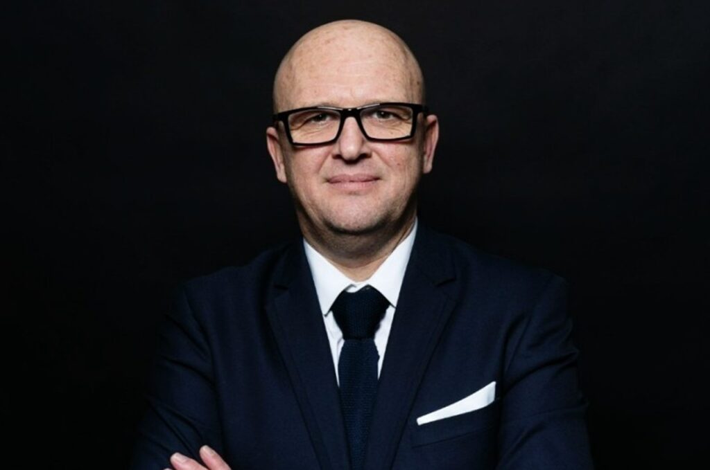 Lionel Ehrhard remplace Zineb Ghout à la direction de Peugeot France