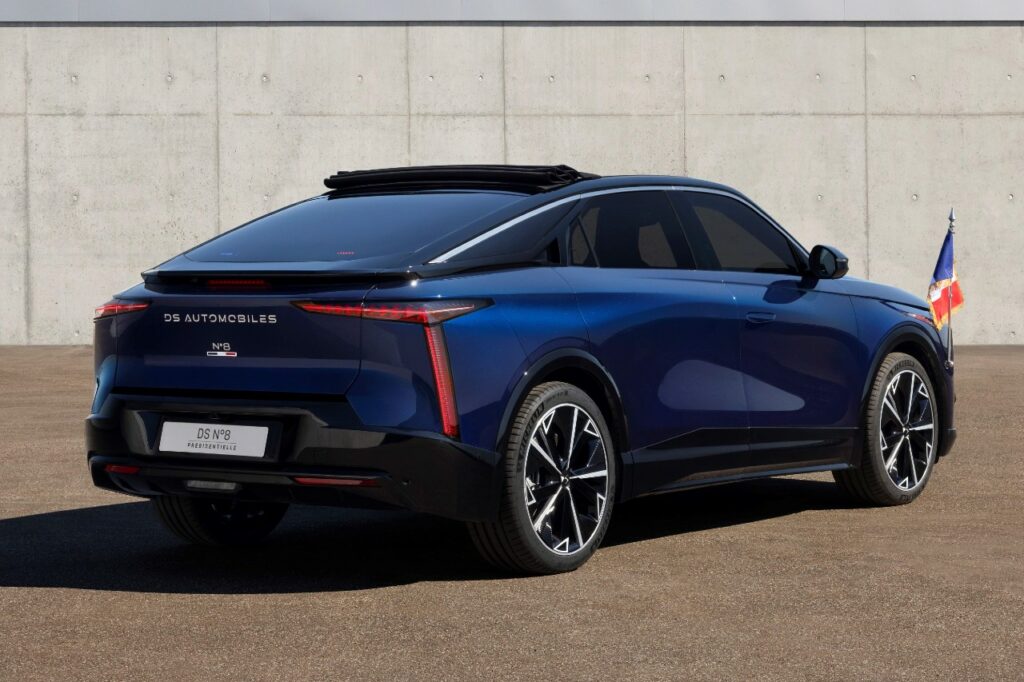 Le DS N° 8 devient la nouvelle voiture présidentielle